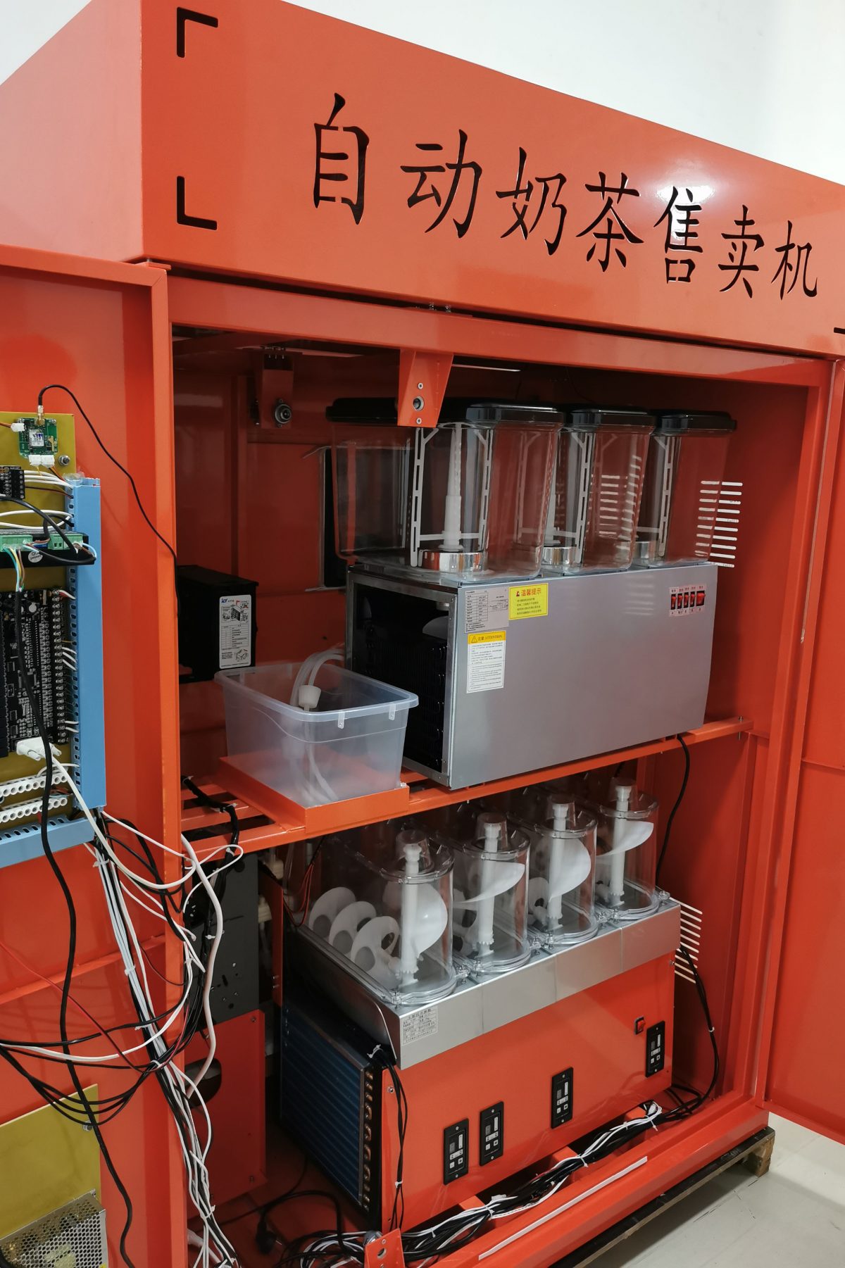 UM students’ smart milk tea vending machine wins 1st prize at national ...