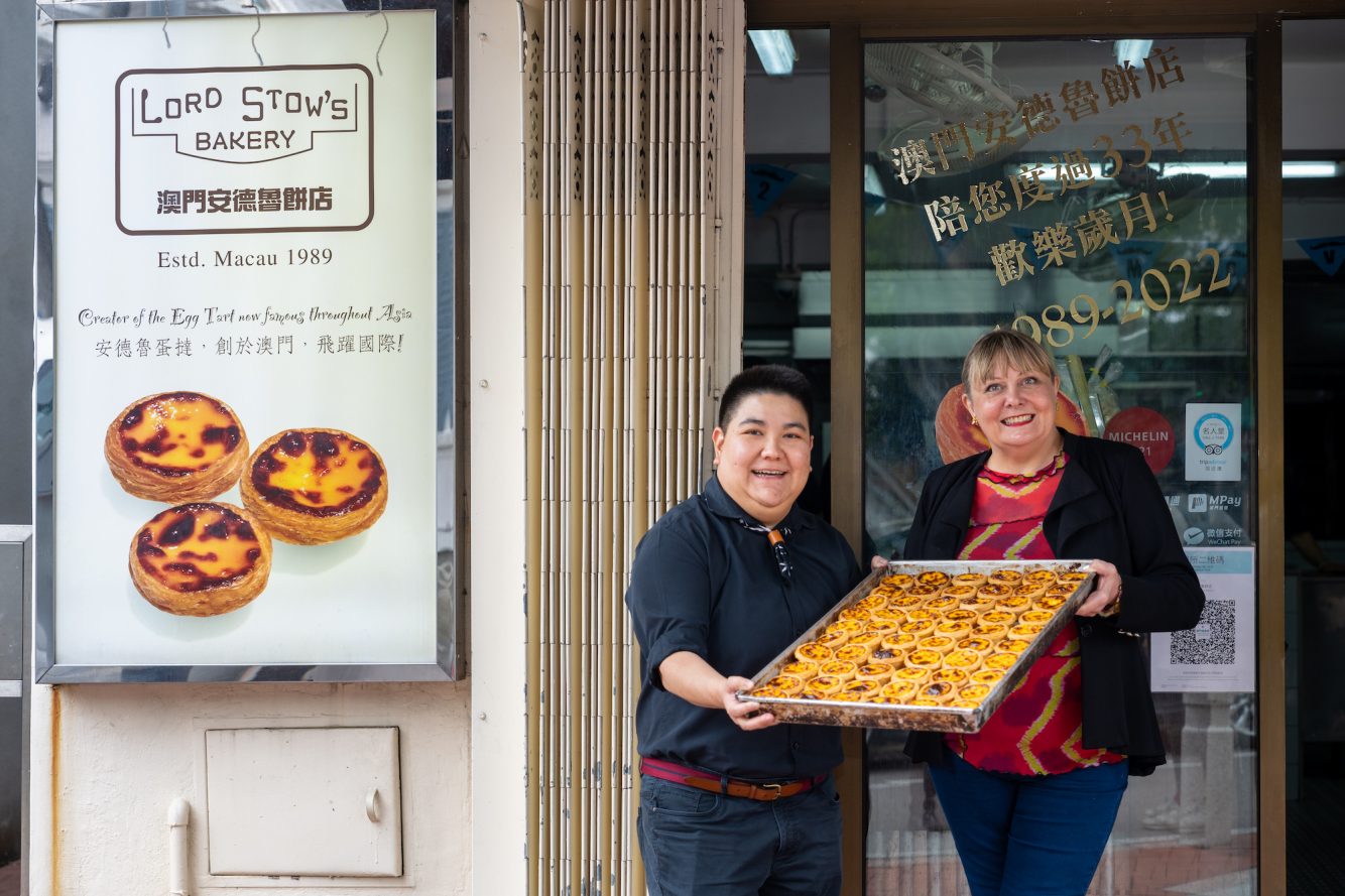 How do Macao’s egg tarts differ from Portuguese pastéis de nata?