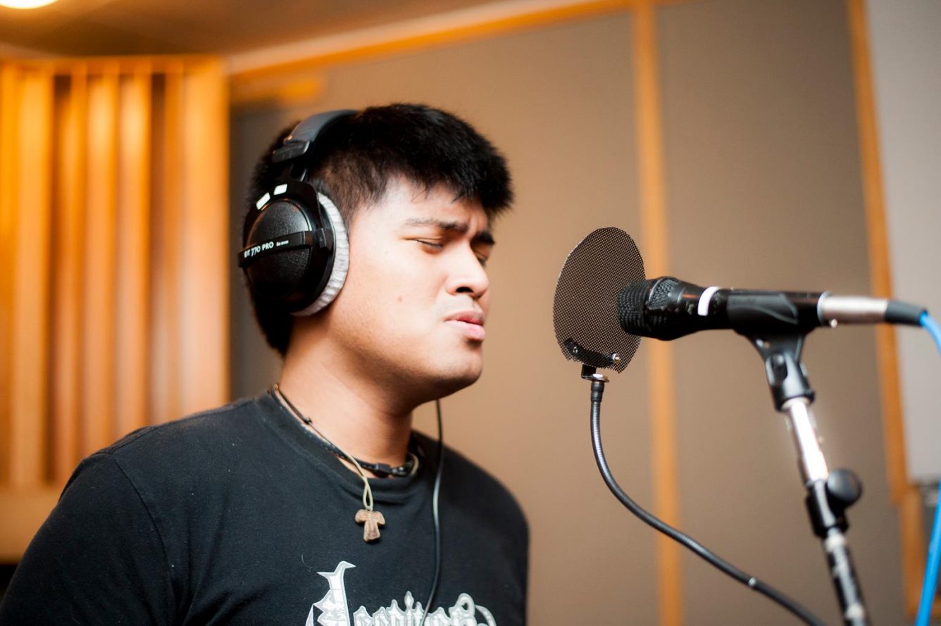 Ari Calangi makes his return to the stage