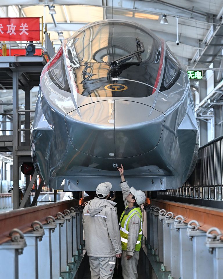 CR450: China’s next-generation bullet train hits a stunning 453 km/h in ...
